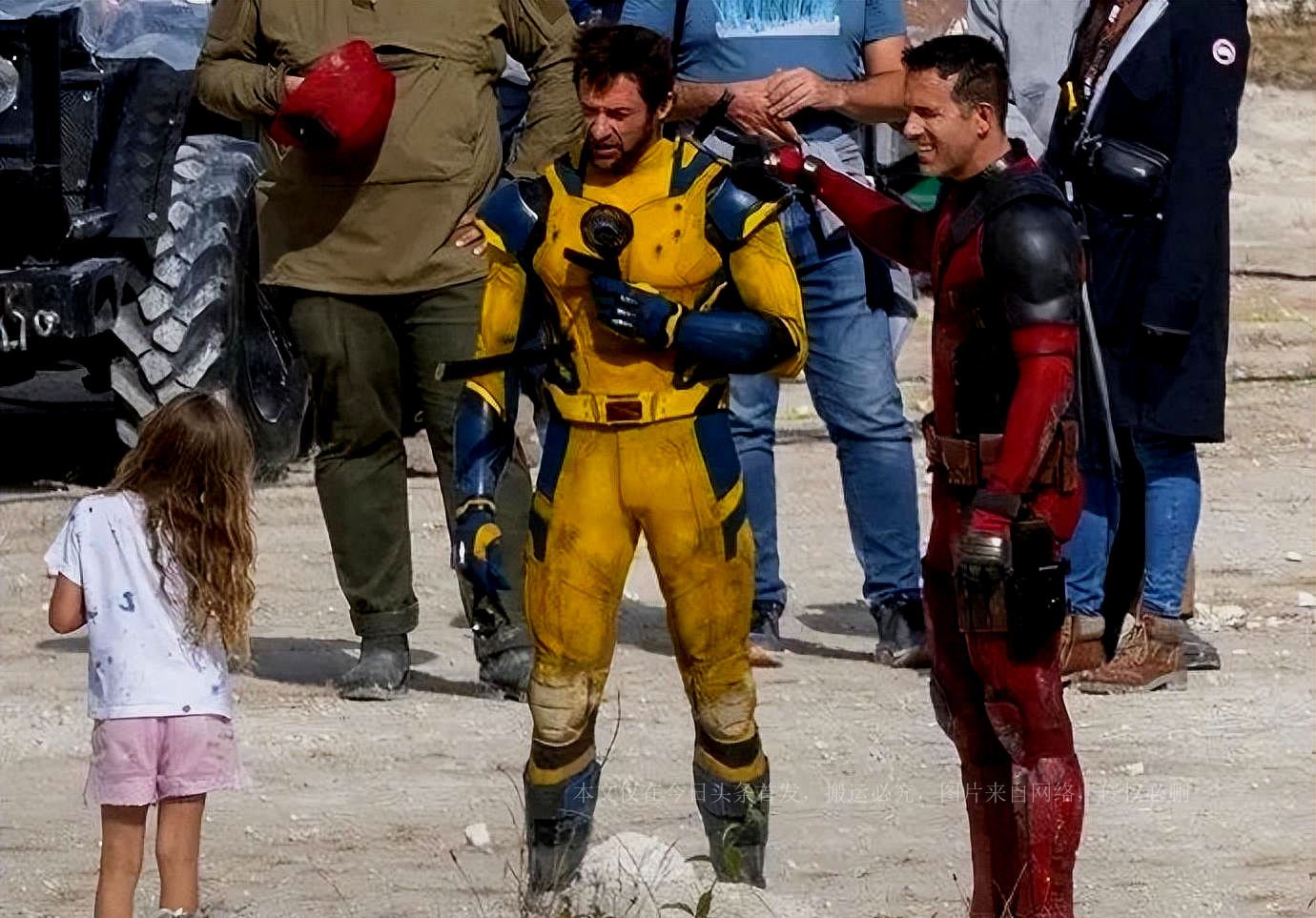 "Deadpool 3" Deadpool was defeated by Wolverine and knelt down to beg ...