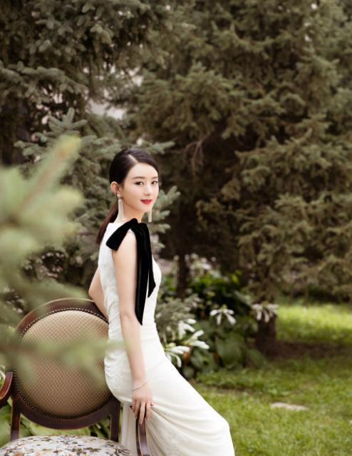 Finally waiting for you, Zhao Liying stands beautifully, her figure is ...