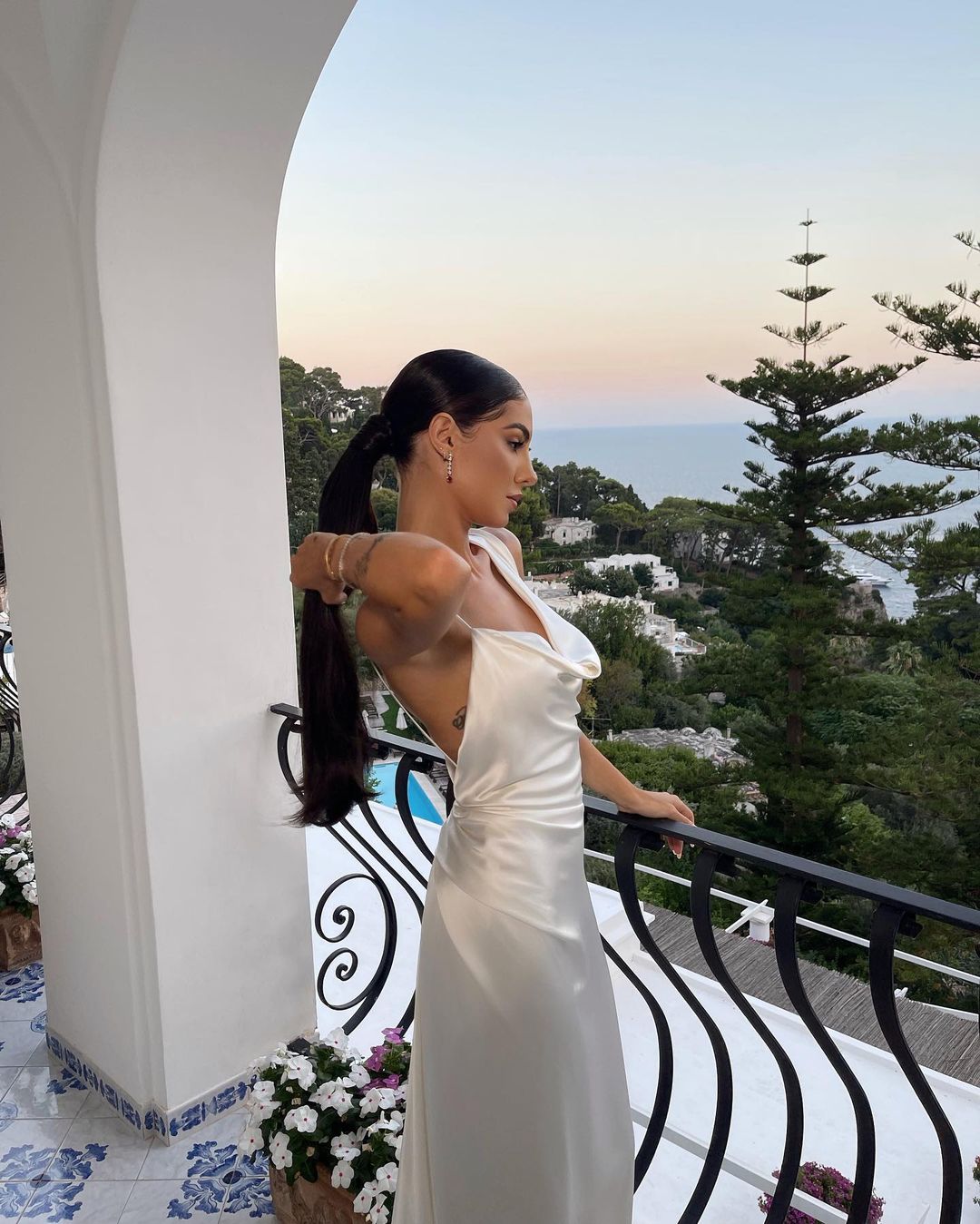 A natural stunner, delicate and glamorous, bulging and curved, bright ...