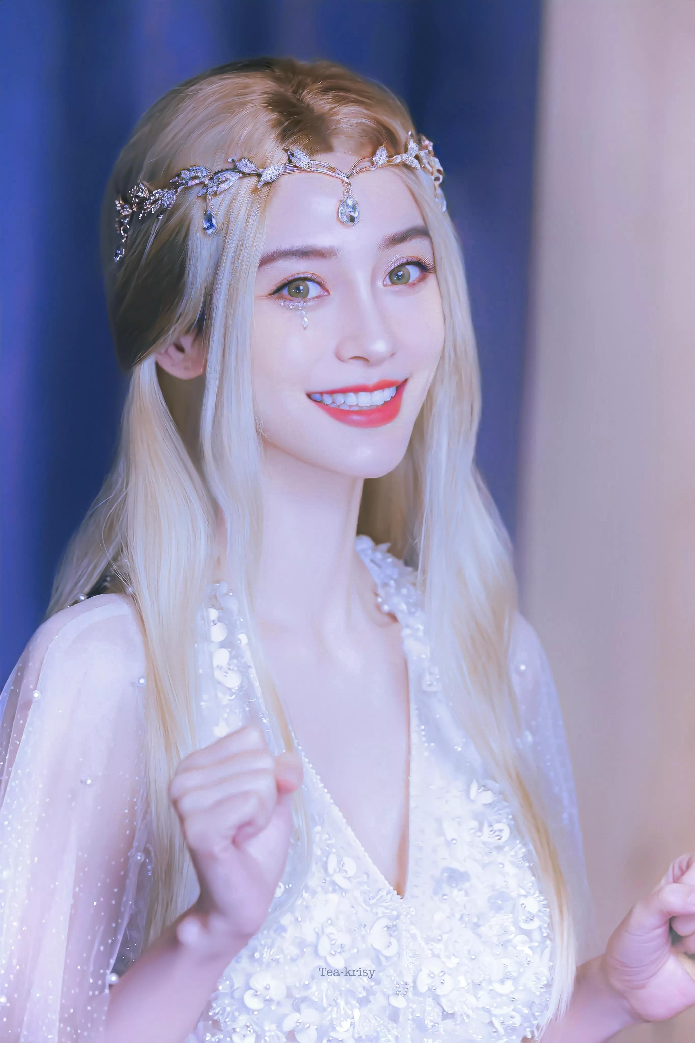 Star Wallpaper - Issue 121 - Angelababy - iNEWS