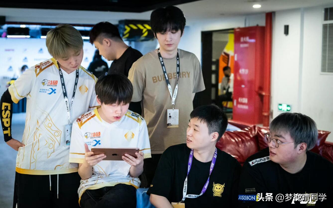 SQ outrageous brother gave the PGC team a bad rating. The contrast between the two years is too ...