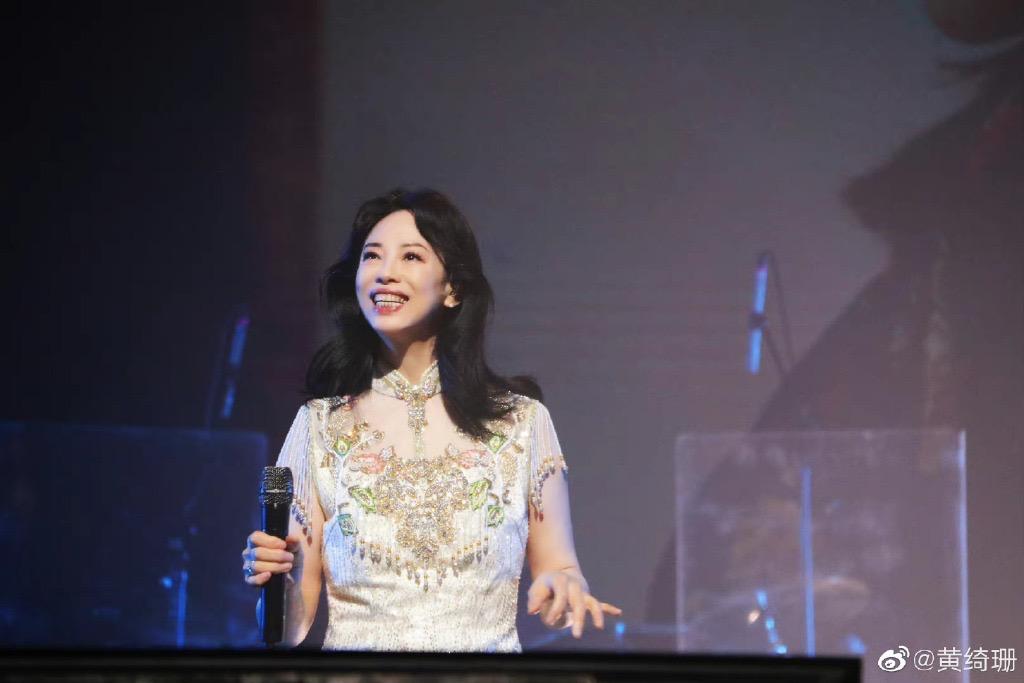 10 years ago, she became famous overnight with "Singer", and now she ...