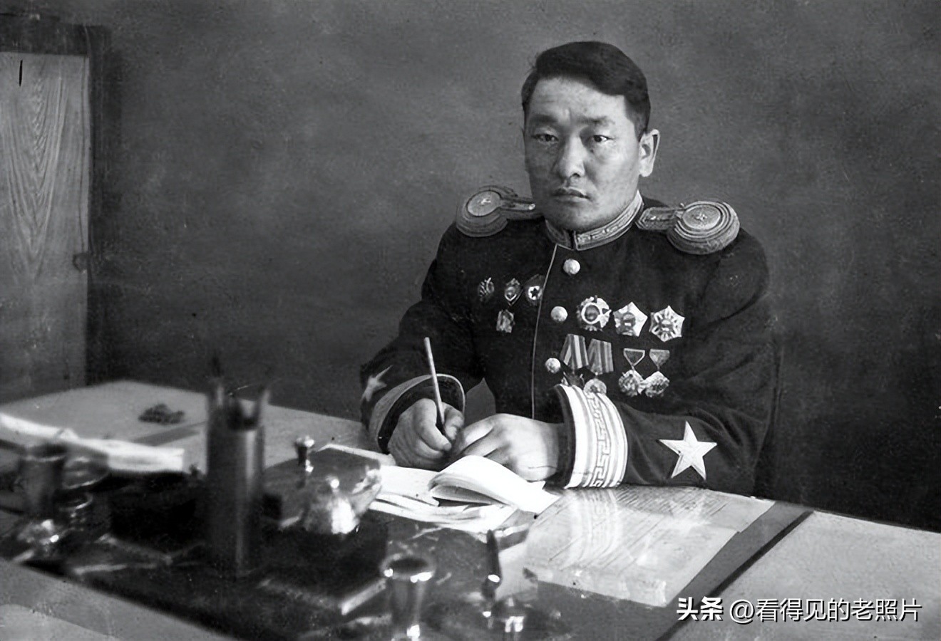 Old photos of the generals in Outer Mongolia in the 1950s were exactly ...