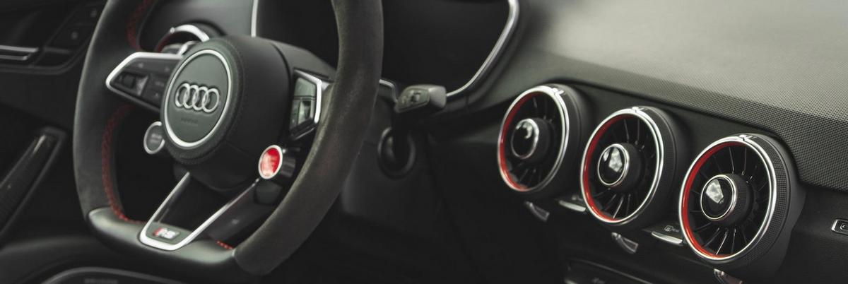 Does turning the steering wheel with one hand affect driving safety ...