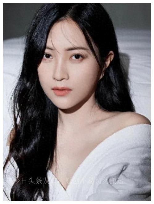 Wake up, Bao Wenjing: Your current happiness is all obtained by being humble and pretending to ...