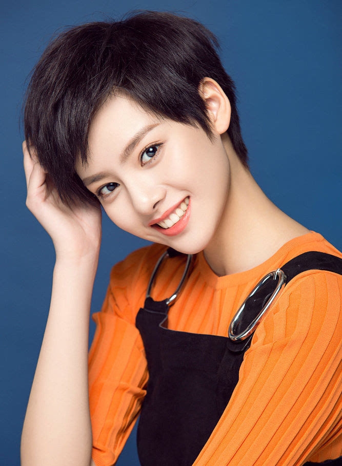 In 1996, Chongqing actress Zhang Yishang was tall and had outstanding ...