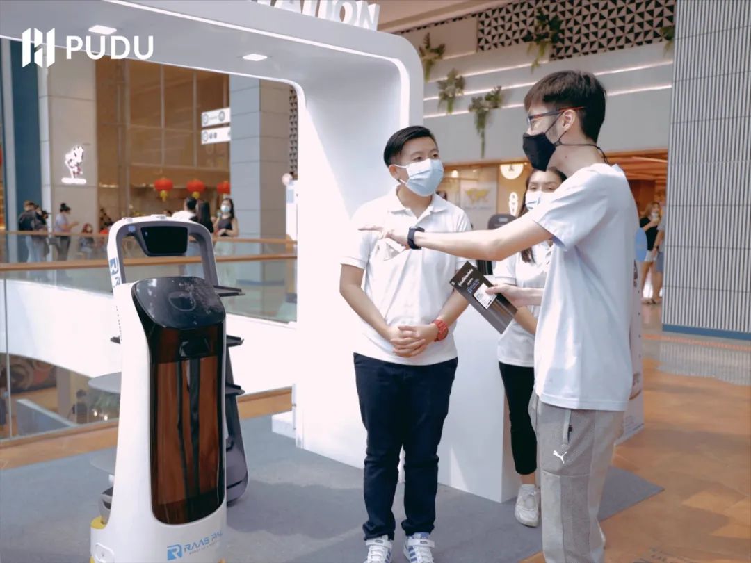 Purdue Robot enters Central World, the largest shopping mall in Bangkok ...