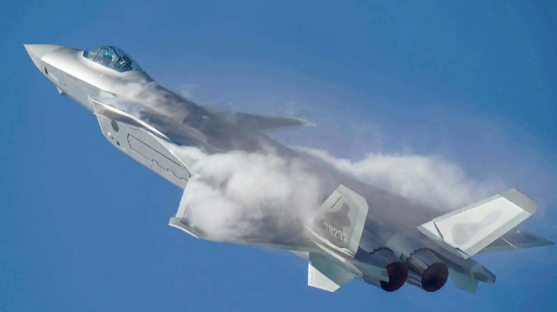 The new J-20 test aircraft was exposed, and the aerodynamic shape ...