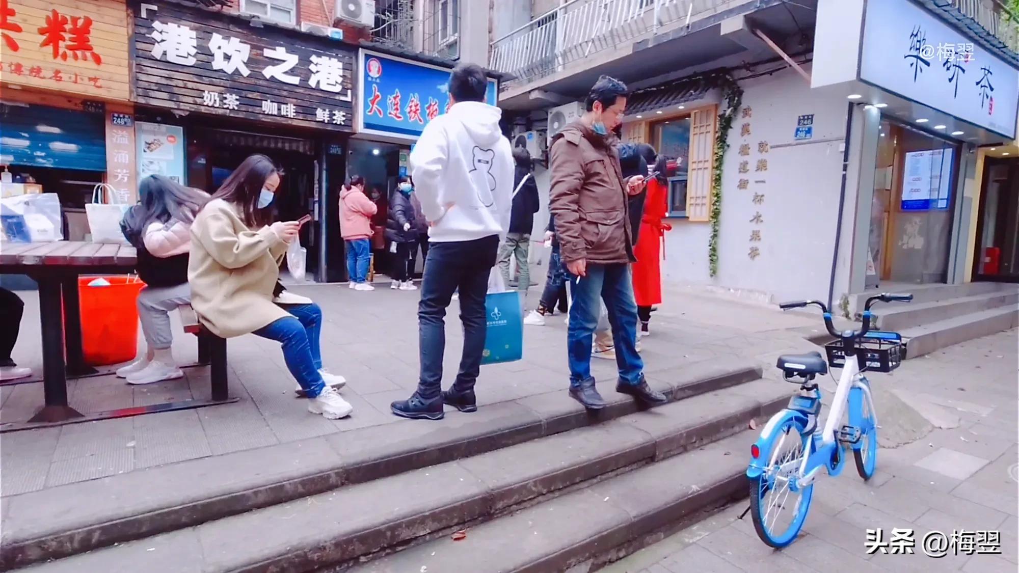 The most authentic snacks in Wuhan are hidden in Liangdao Street. It is ...