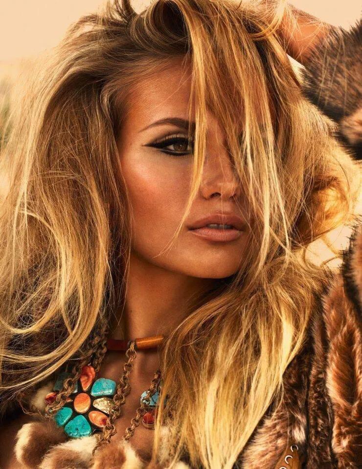 Russian supermodel - Natasha Polly - iNEWS