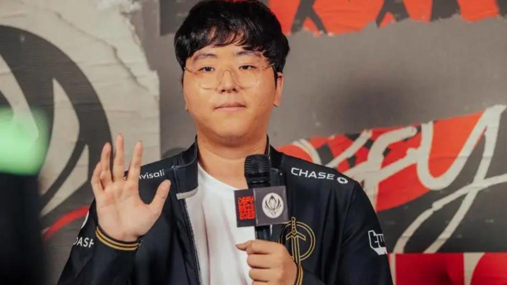 GG mid laner Gori sharply commented on "left and right hands", bluntly said that Chovy is ...