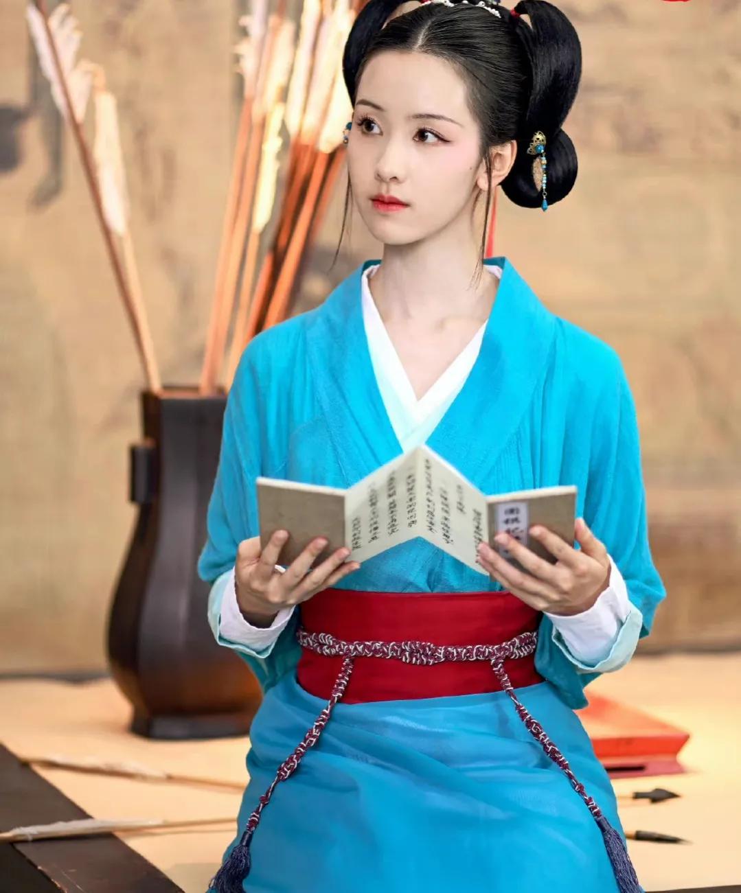 "China in Painting and Calligraphy" actress costume inventory ...