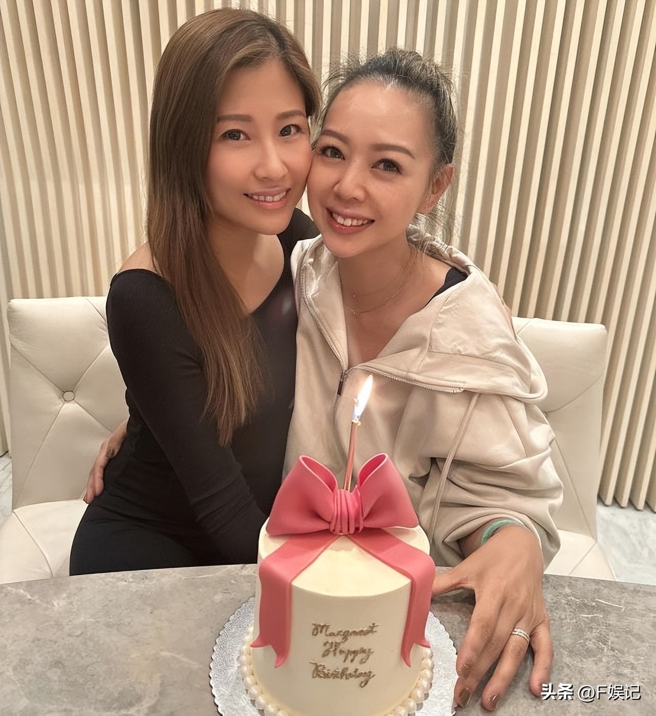 Zhong Liqi's birthday was taken by Charmaine Sheh, Zhou Jiawei, Wen Songxian, and several ...