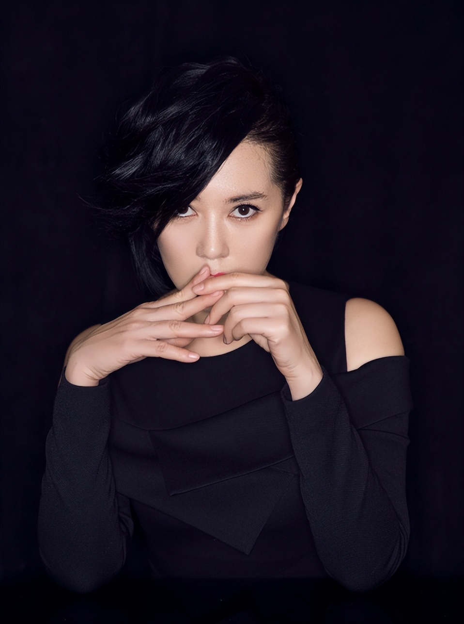 Yu Nan, a woman who has won 12 actress trophies internationally, was ...