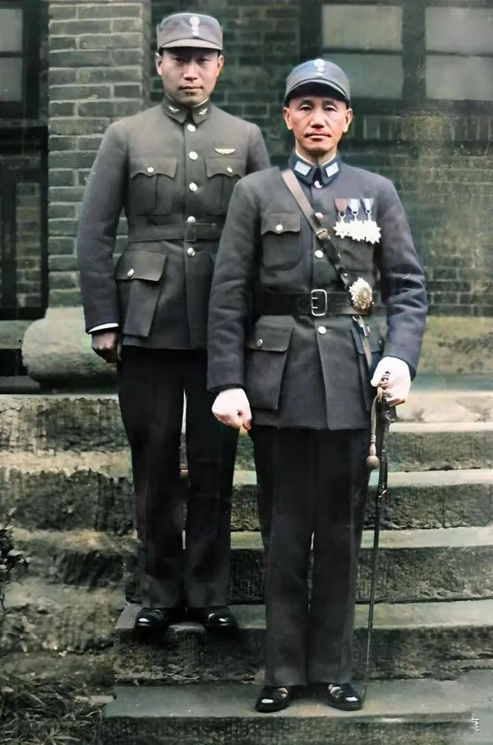 Interpretation of historical situation with old photos: Chiang Kai-shek ...