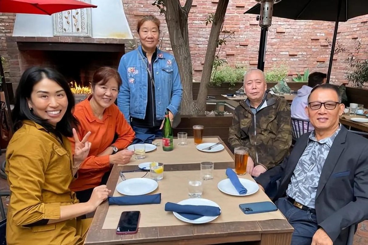 Lang Ping's family gathered in a mansion abroad! The second-married ...