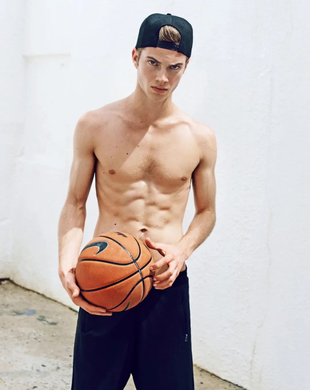 South African fashion model Luke Walker officially proposes to his ...