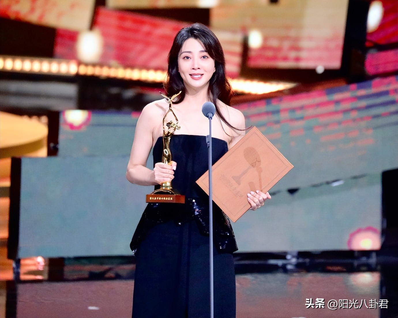 Golden Eagle Gala Star Status Award: Lei Jiayin has a dark face, Sarina ...