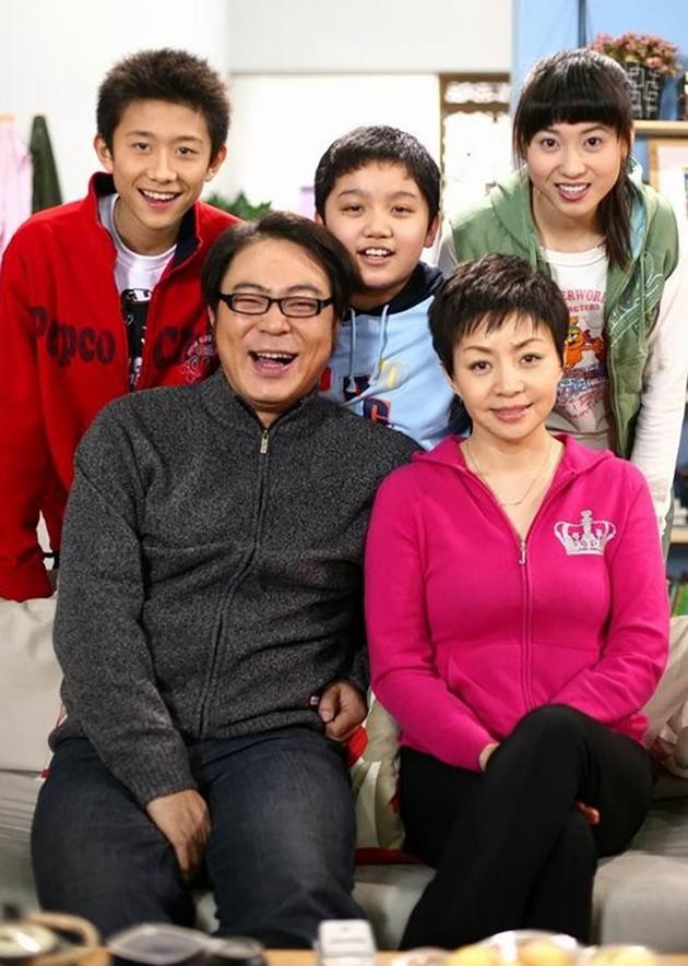 "Family with Children" takes "family" as the theme, showing women ...