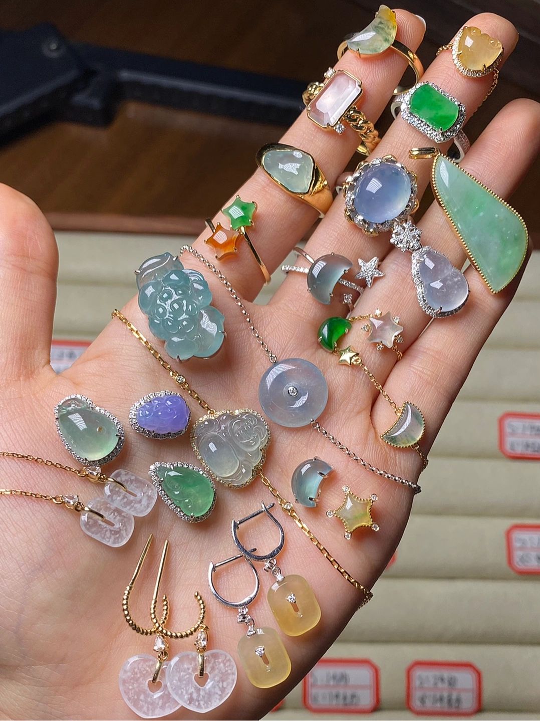 The small materials given by friends, after simple polishing, are all ...