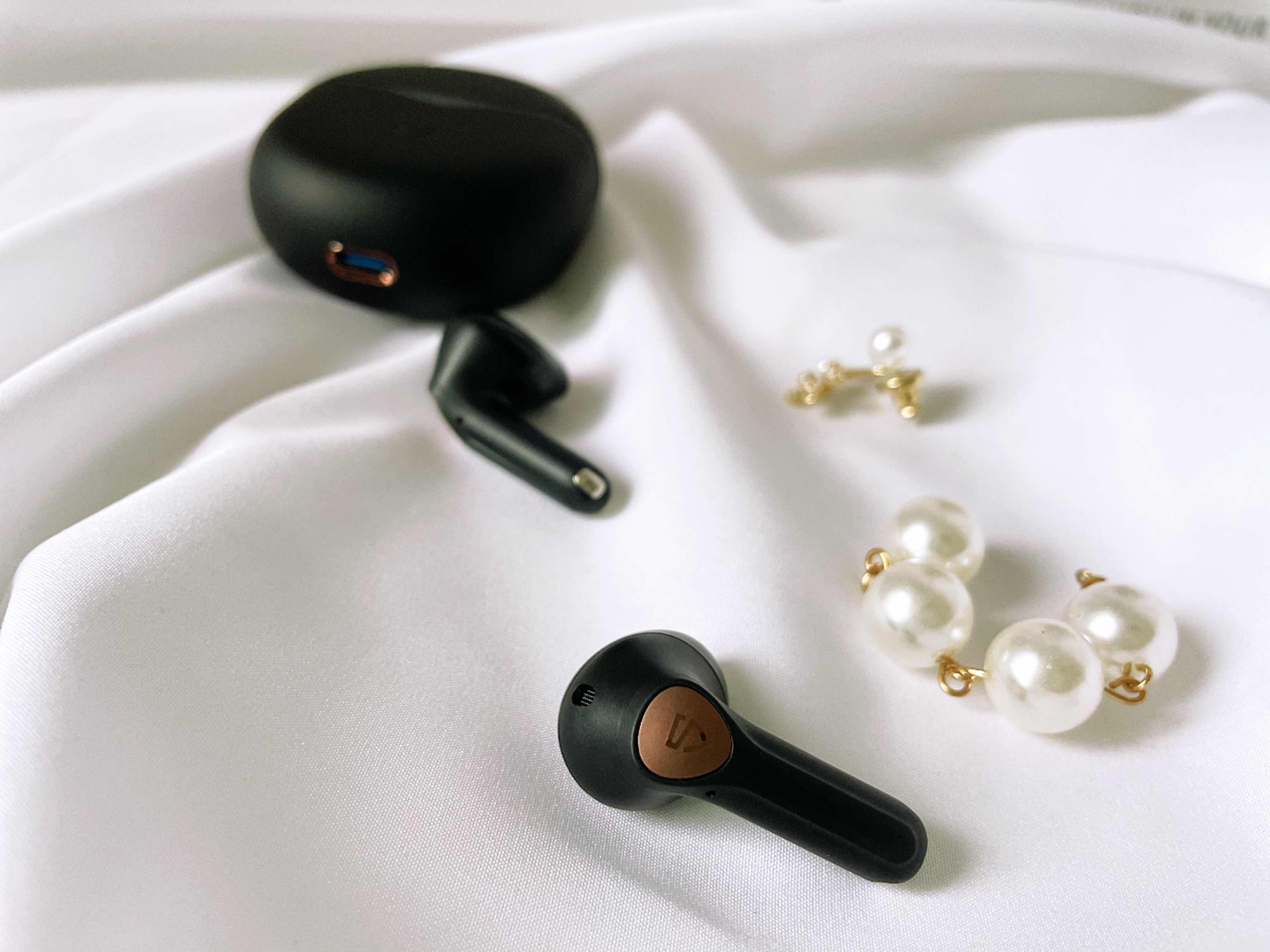 Cost-effective semi-in-ear Bluetooth noise-cancelling headphones, I ...