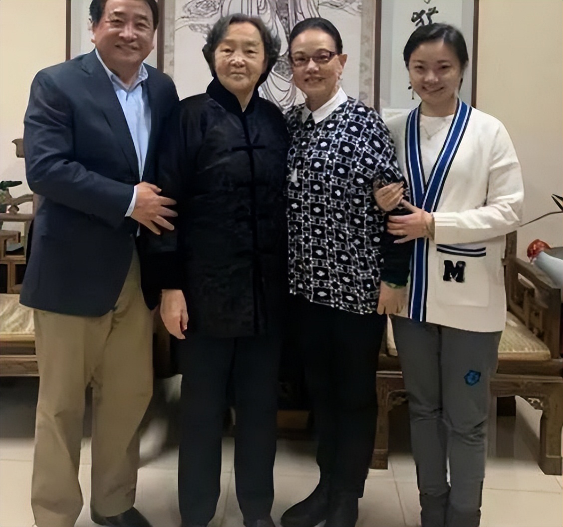 Do you remember Jiang Kun's beautiful daughter, Jiang Shan?Jiang Kun's ...