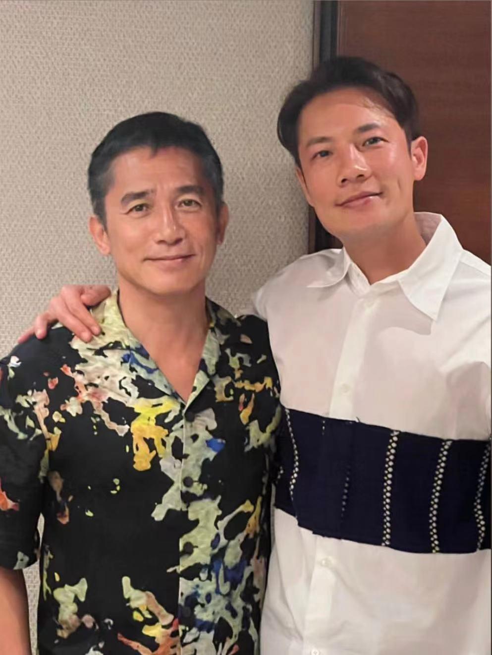 Tony Leung was in a good mood when he returned to China and took a ...