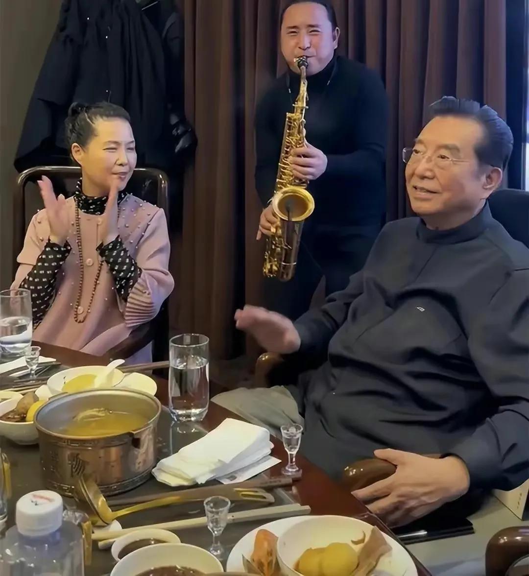 At the age of 84, Li Shuangjiang, who is getting old, is still paying ...