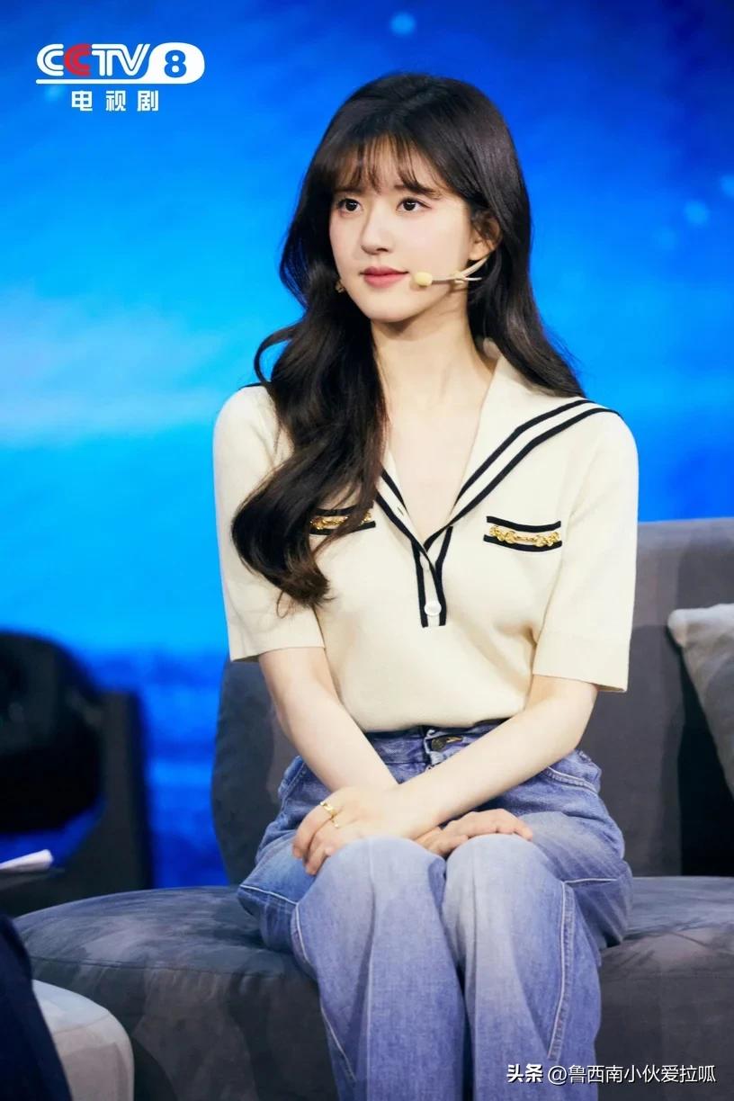 Actress bangs template!Zhao Lusi cuts bangs to look super thin, and Qin ...
