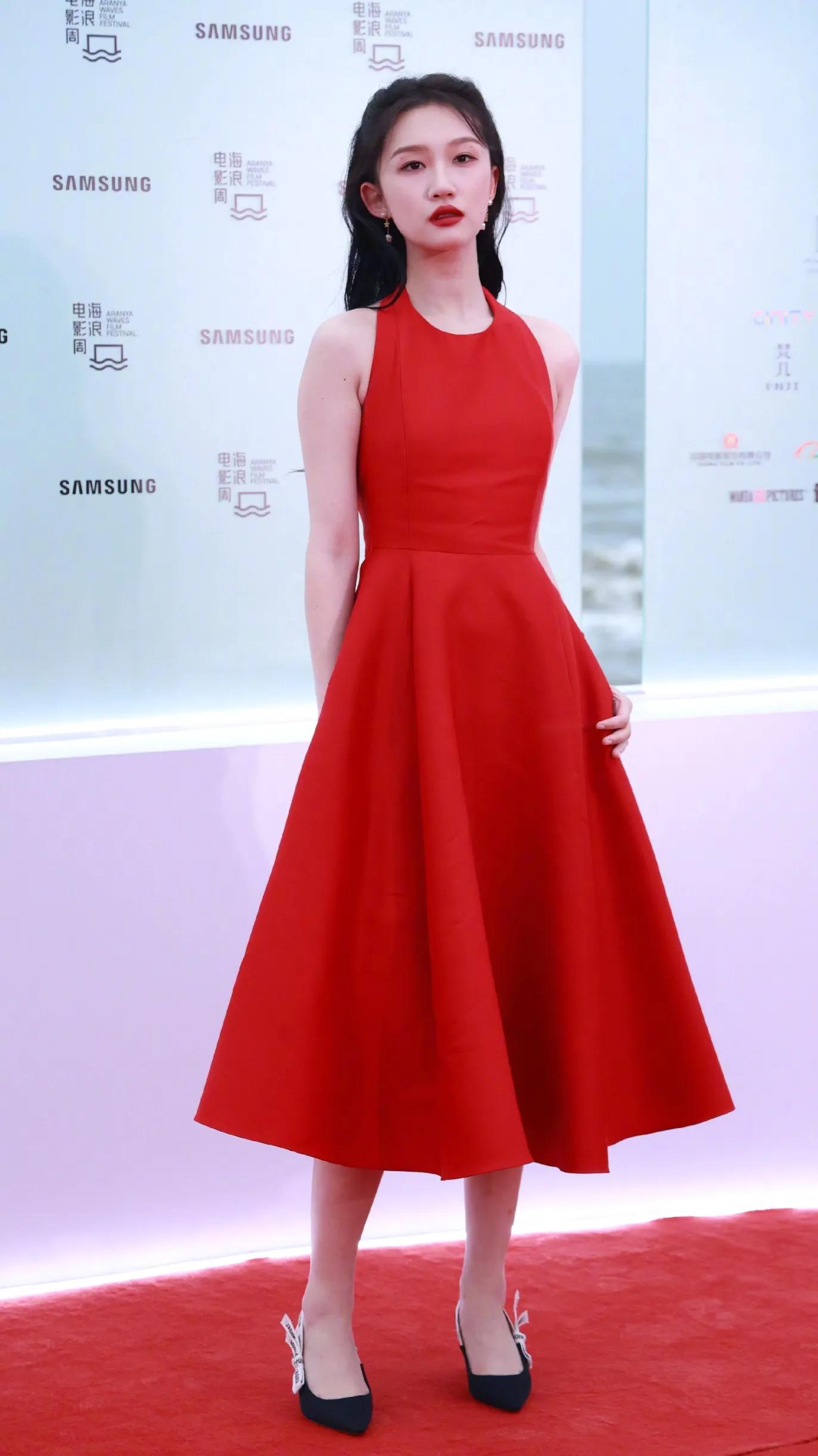 Shen Teng, Wu Jing, and Zhang Yi gathered on the beach red carpet ...