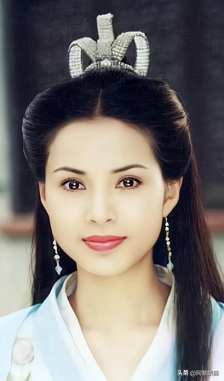 Li Ruotong: Qingyan and refined, enchanting and moving - iNEWS