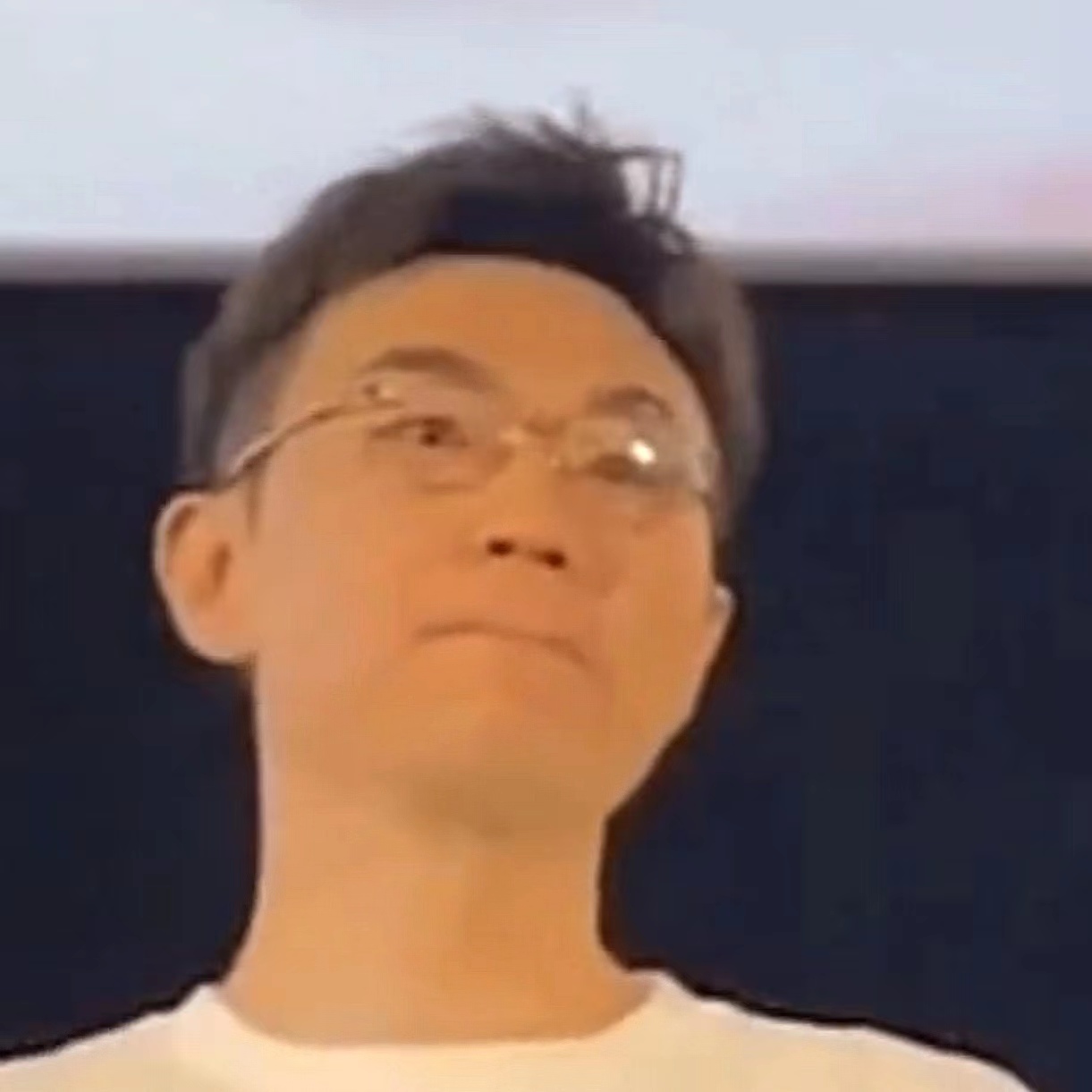 It's real! Wang Yibo reproduced the famous scene of "Desperate Illiteracy", Dapeng's expression ...