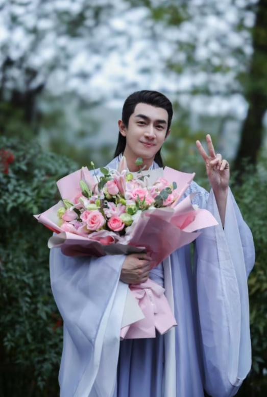 Lin Gengxin's status is rejuvenated, and he plays husband and wife with ...