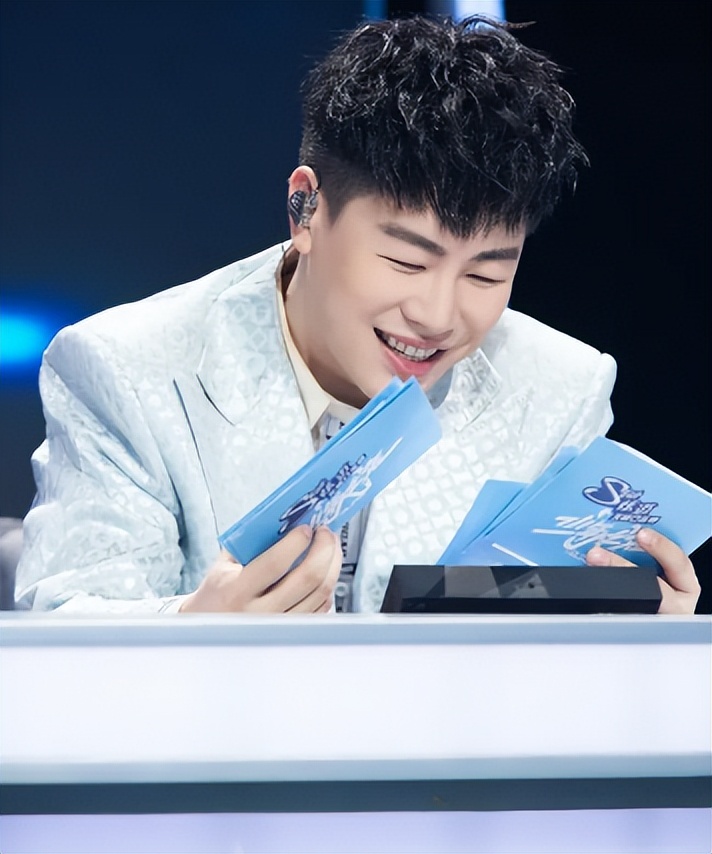 Hu Yanbin is suspected of being caught in a "peach color" news event ...