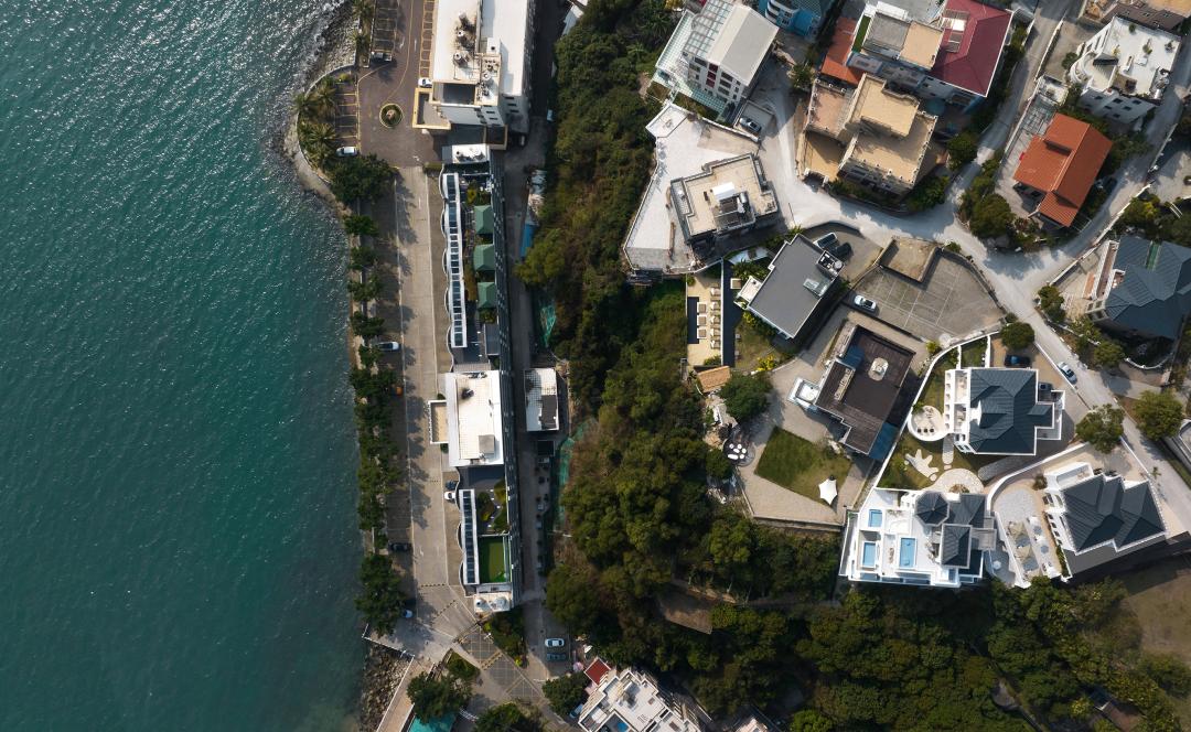 Vacation Aesthetics on the Cliff - iMedia