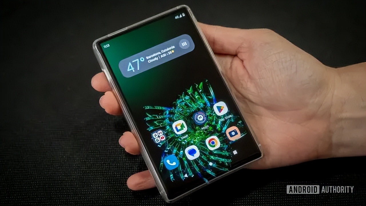 The scroll screen appeared on MWC! This time it is Motorola, the ...