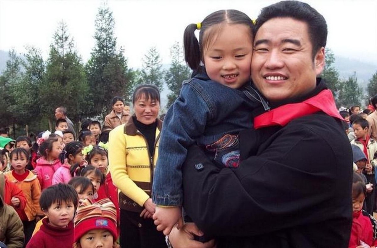 Rural singer Cong Fei: raised 183 white-eyed wolves, died of illness at ...