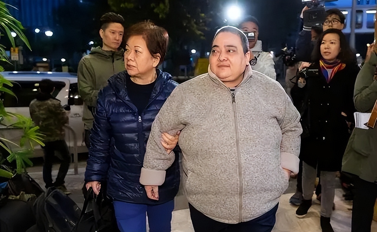 Stanley Ho's family was reunited, He Chaoqiong and Angel Leung ...