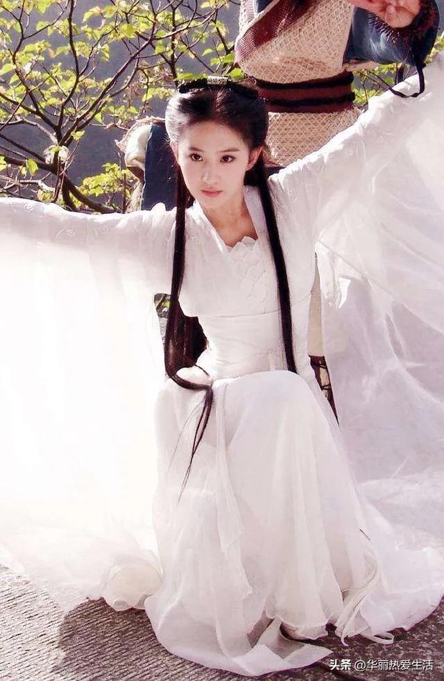 Of the two little dragon girls, which one do you prefer? - iNEWS