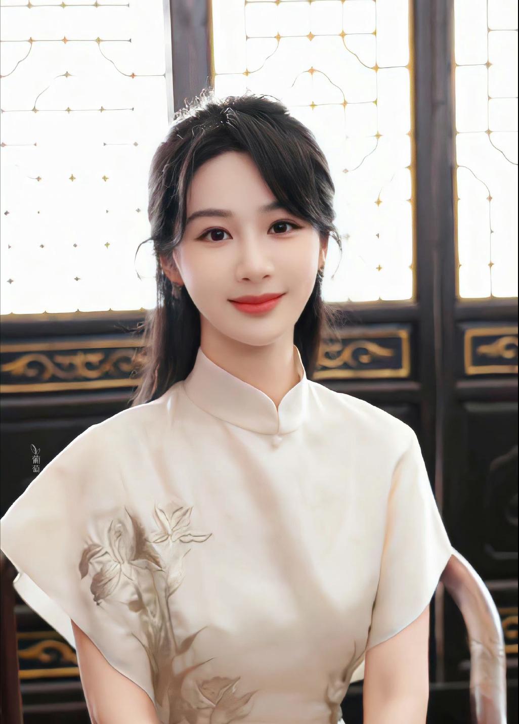 Yang Zi's cheongsam looks crazy, this one is too beautiful! Our girls ...