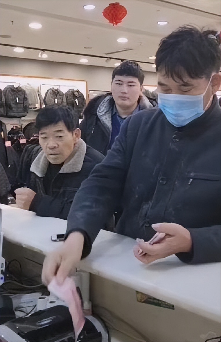 After watching Zhu Danwei, who was about to get married at the age of ...