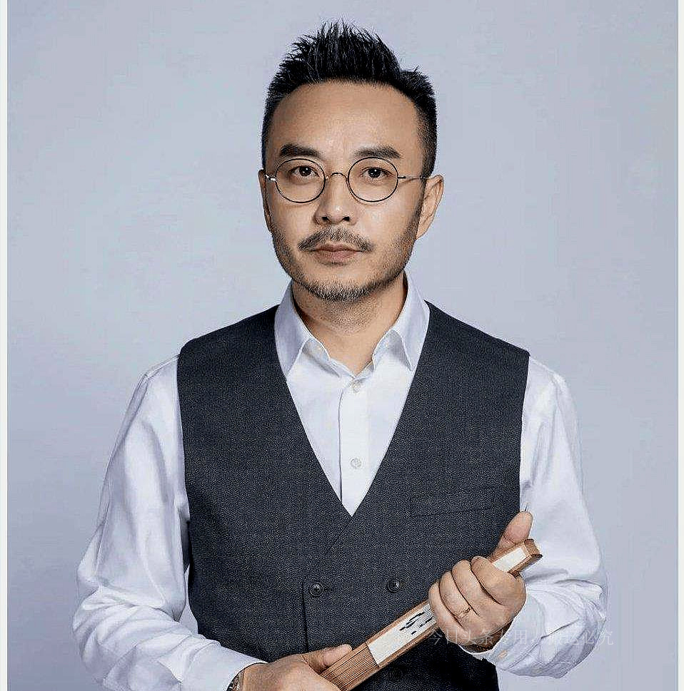 Wang Han, the "No. 1 brother of Mango TV" who is like "stars holding ...