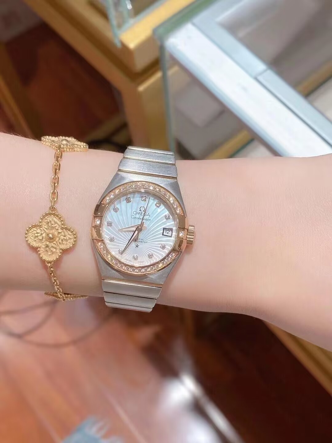 #Omega, Constellation series women's watch, mother-of-pearl radiation ...