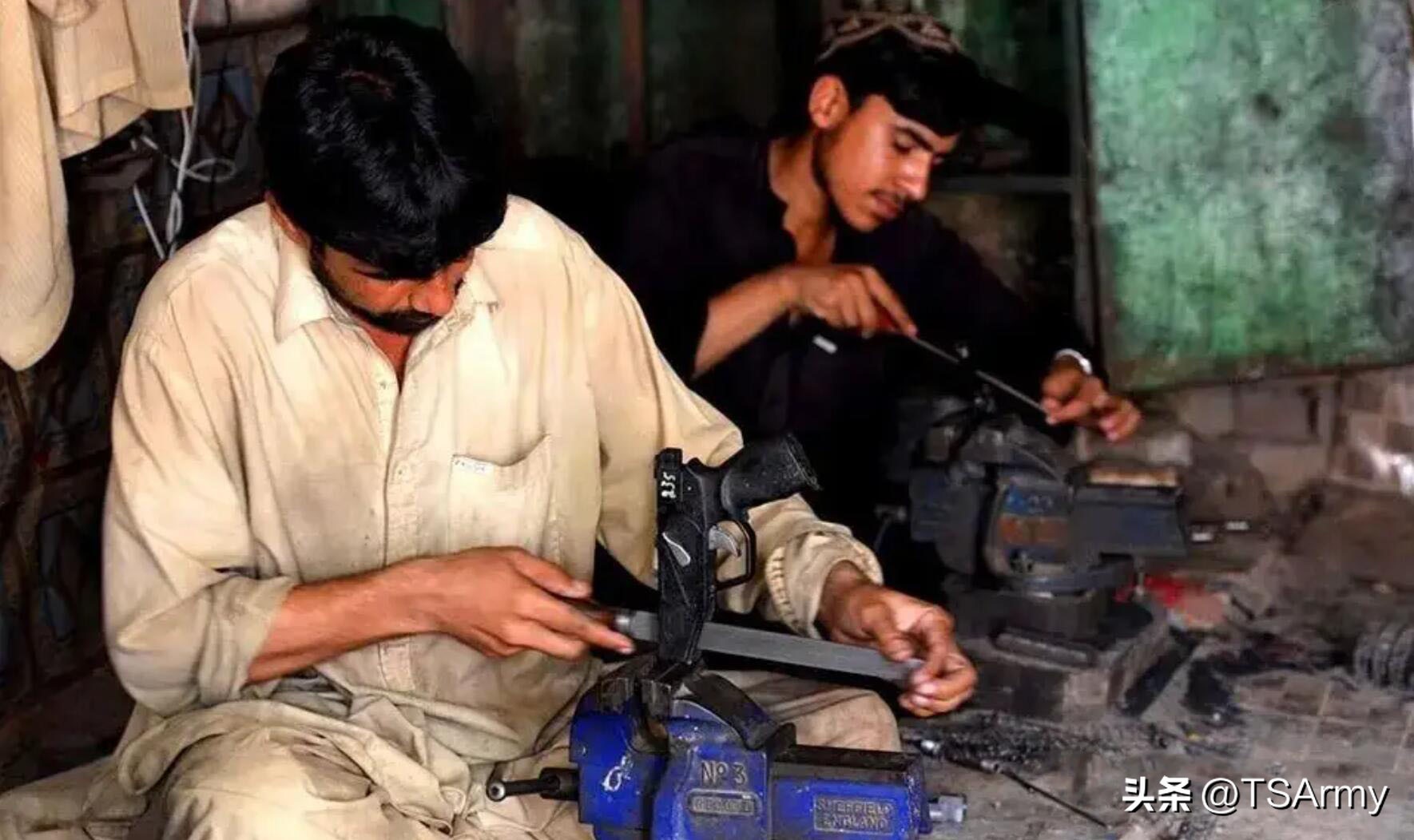 Pakistan's self-developed BW-20 battle rifle is simply a combination of ...