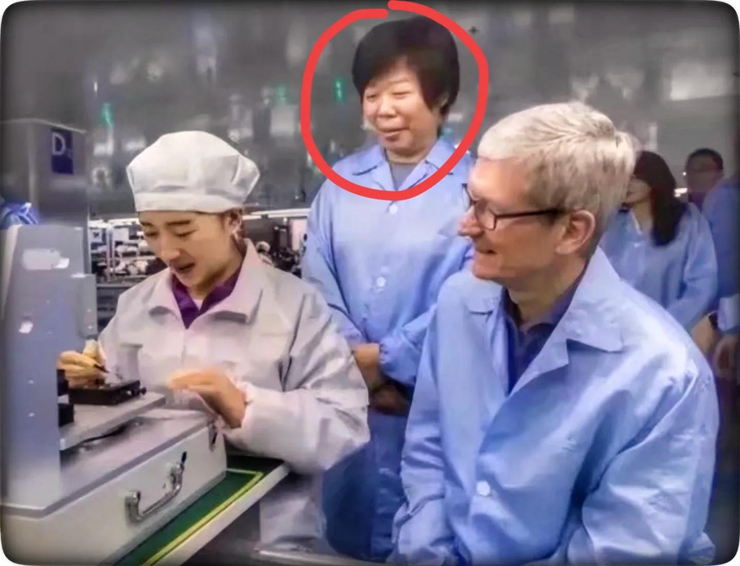 Foxconn assembly line female worker worked for more than ten years ...