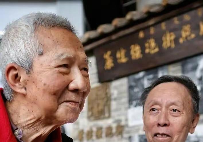87-year-old Huang Junying suffered heavy blows one after another. He ...
