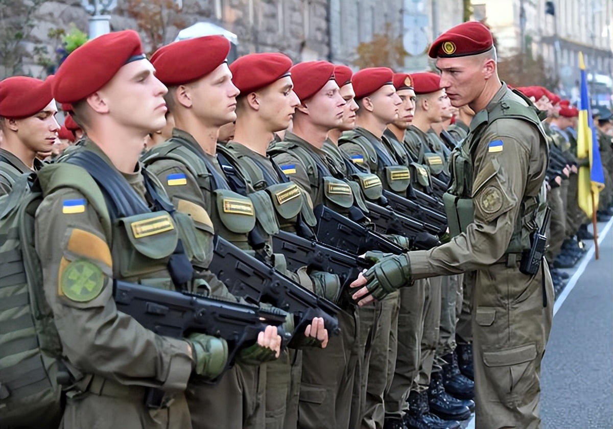 Ukraine crisis: Soldiers' silent gestures and cryptic counteroffensive ...