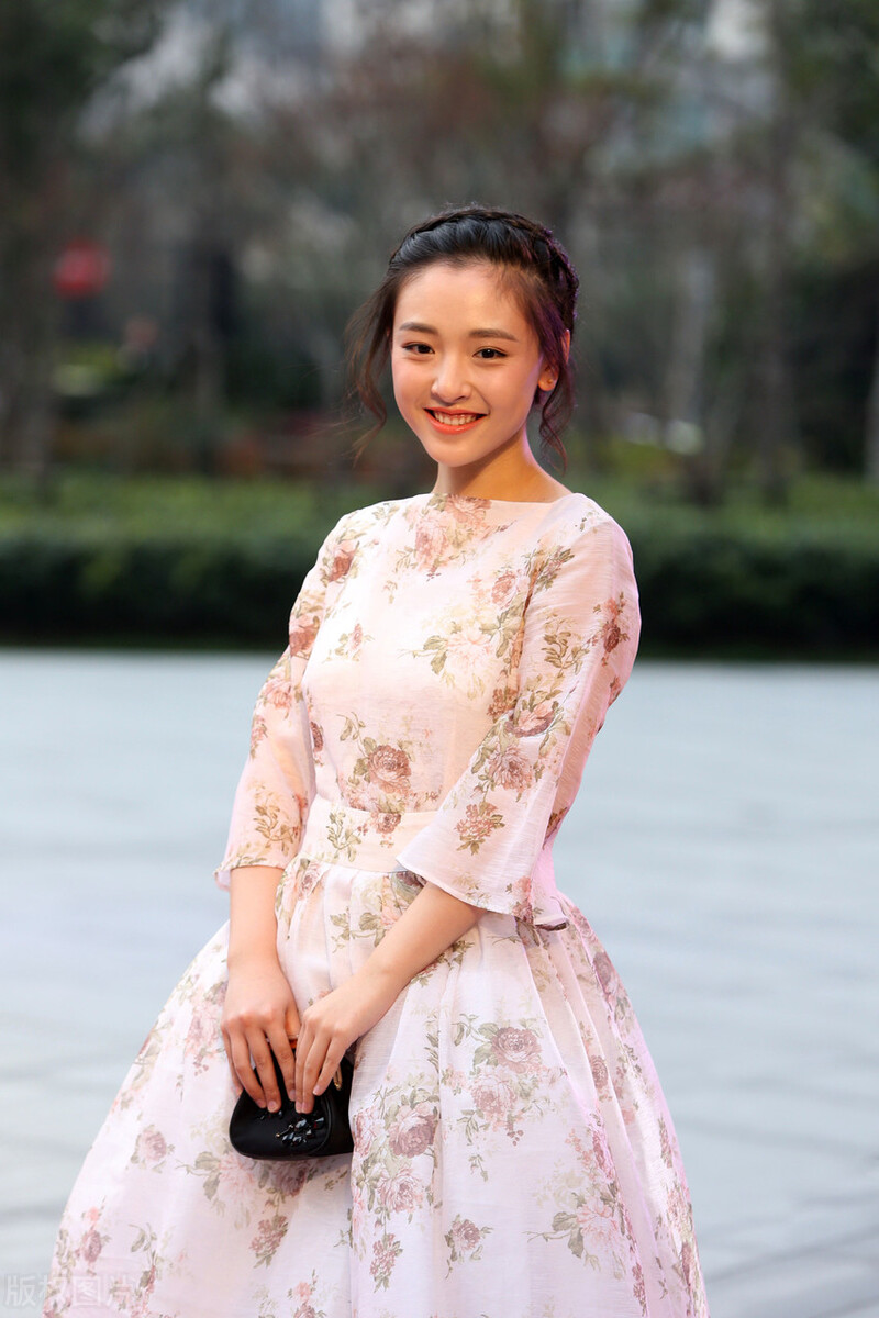 Wu Qian is cute and cute - iNEWS