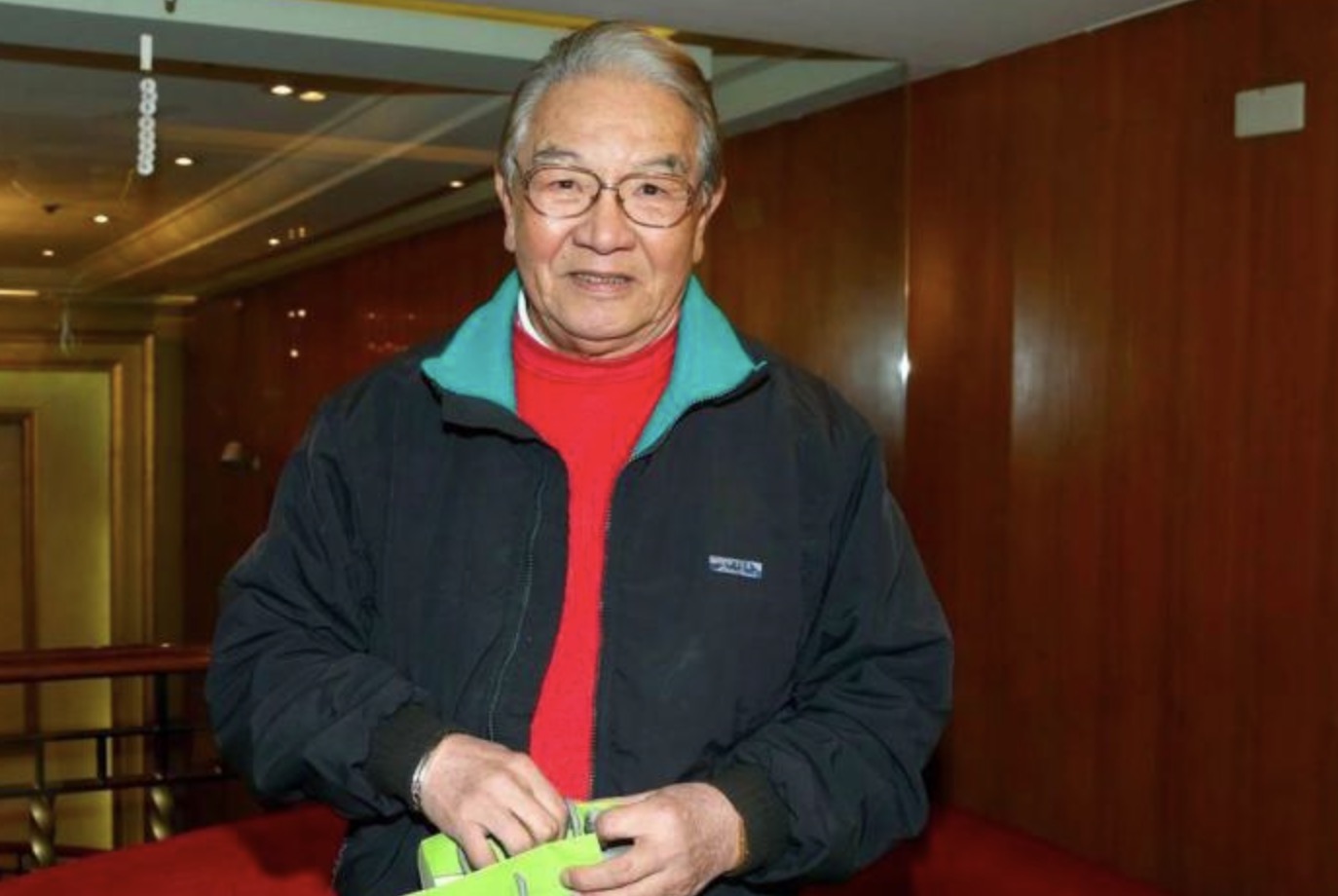 Photos of 86-year-old Ding Qiang's burial were exposed. His beloved ...