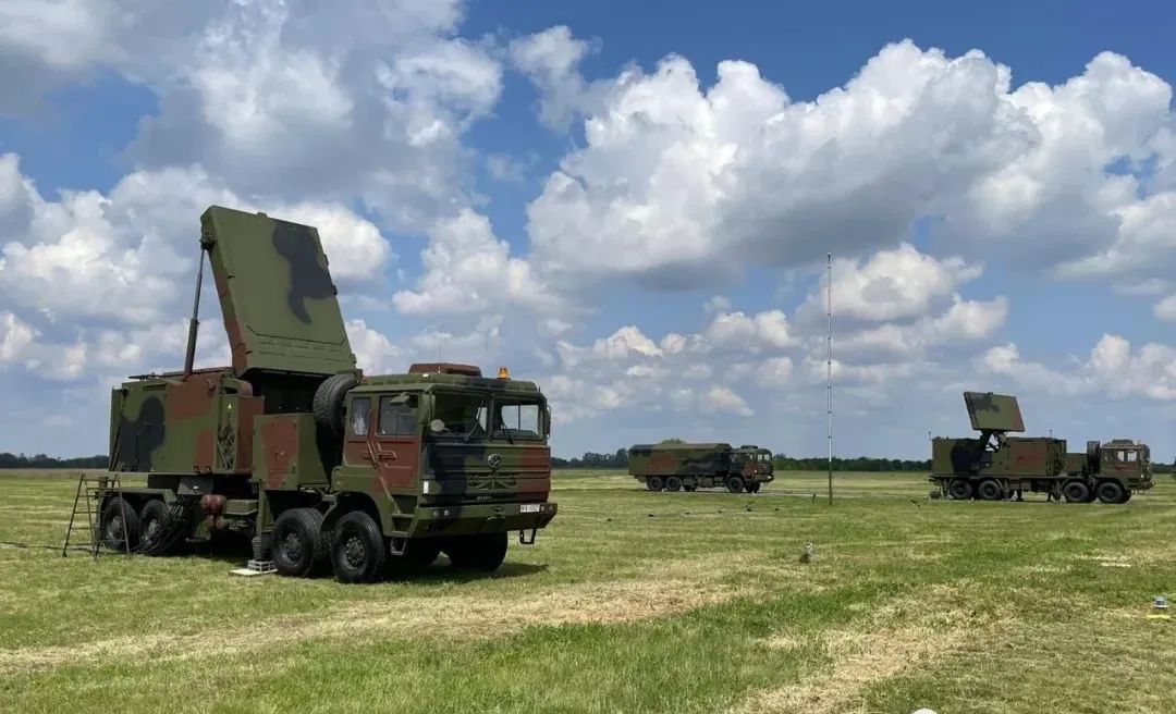 Serbia showcases new air defense combination, Chinese FK-3 air defense missiles are guarded by ...